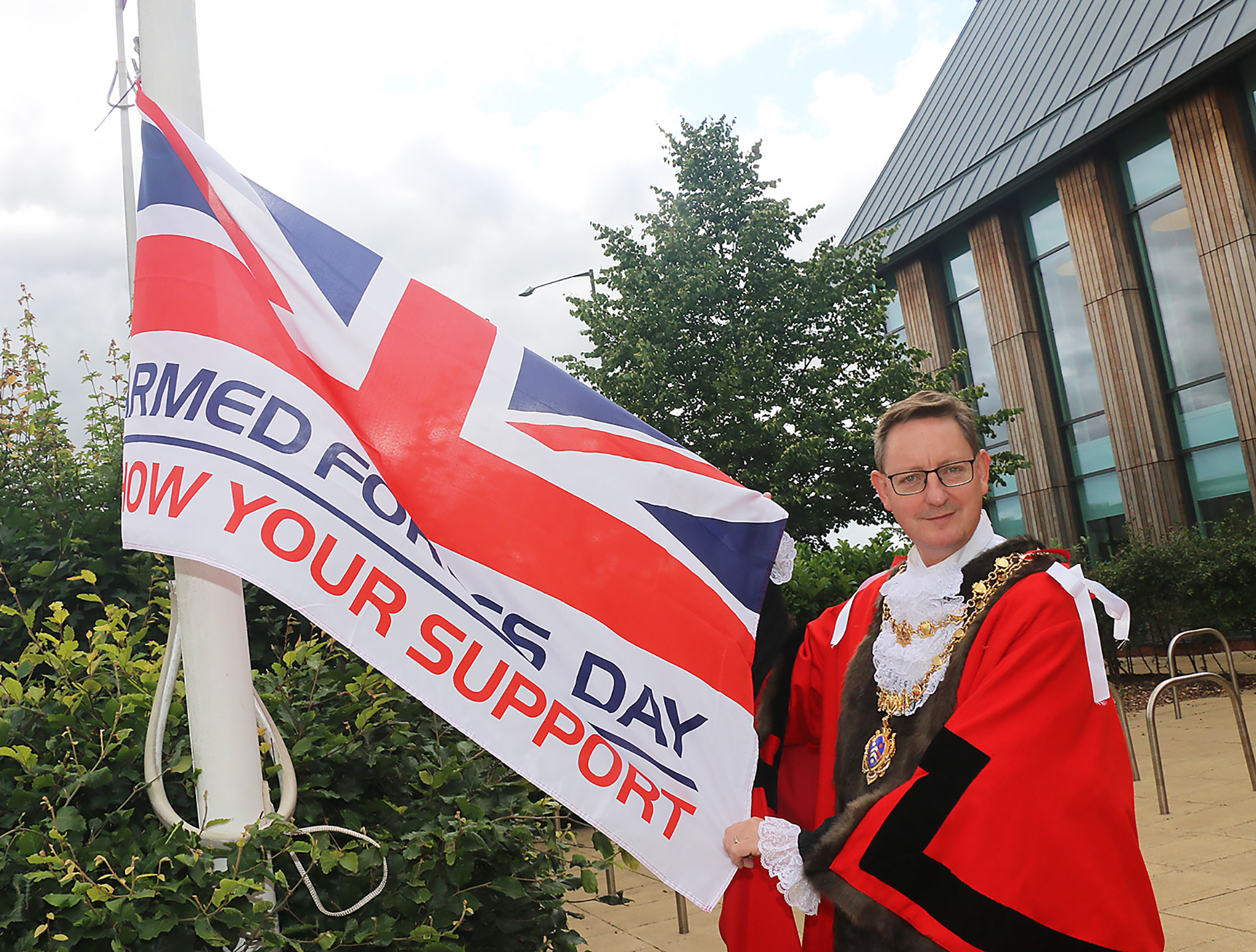 IN PICTURES - Kidderminster flies the flag to honour the Armed Forces ...