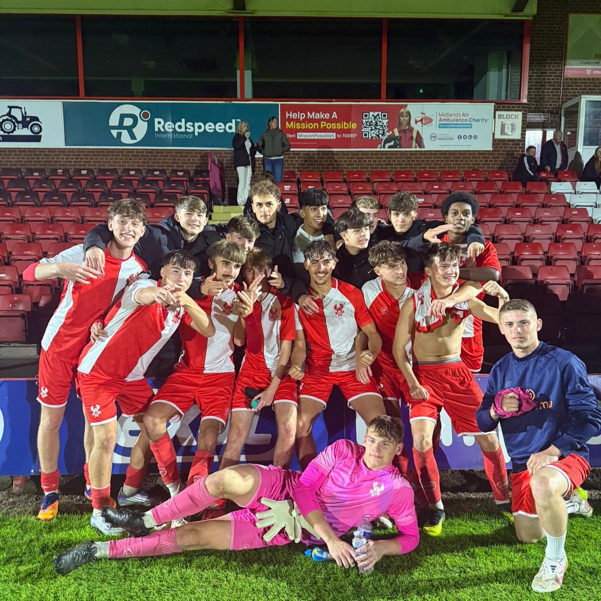 FOOTBALL - Kidderminster Harriers goalkeeper scores injury-time ...