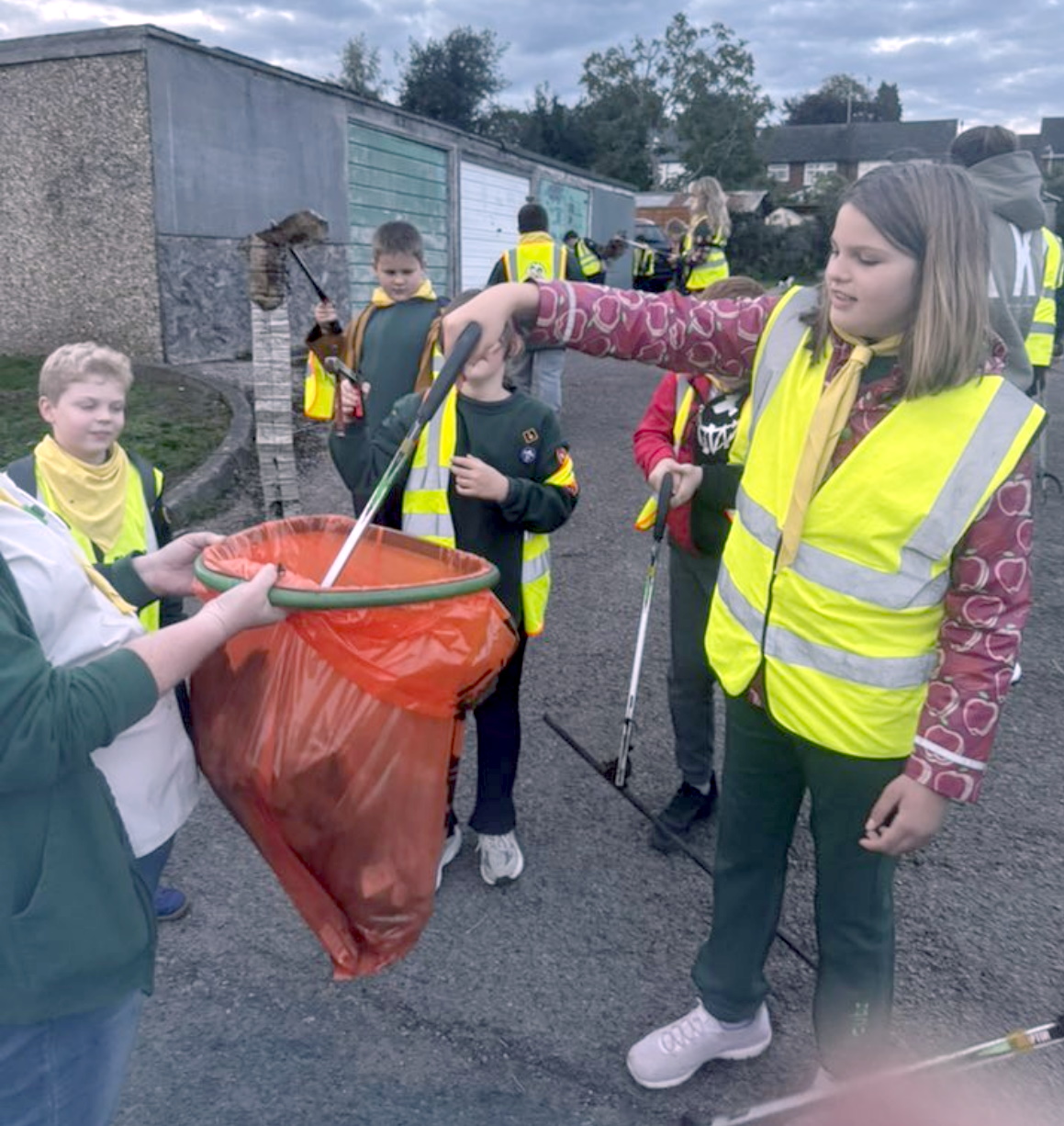 PICTURE SPECIAL - Areley Kings Cubs' litter-pick has Stourport ...